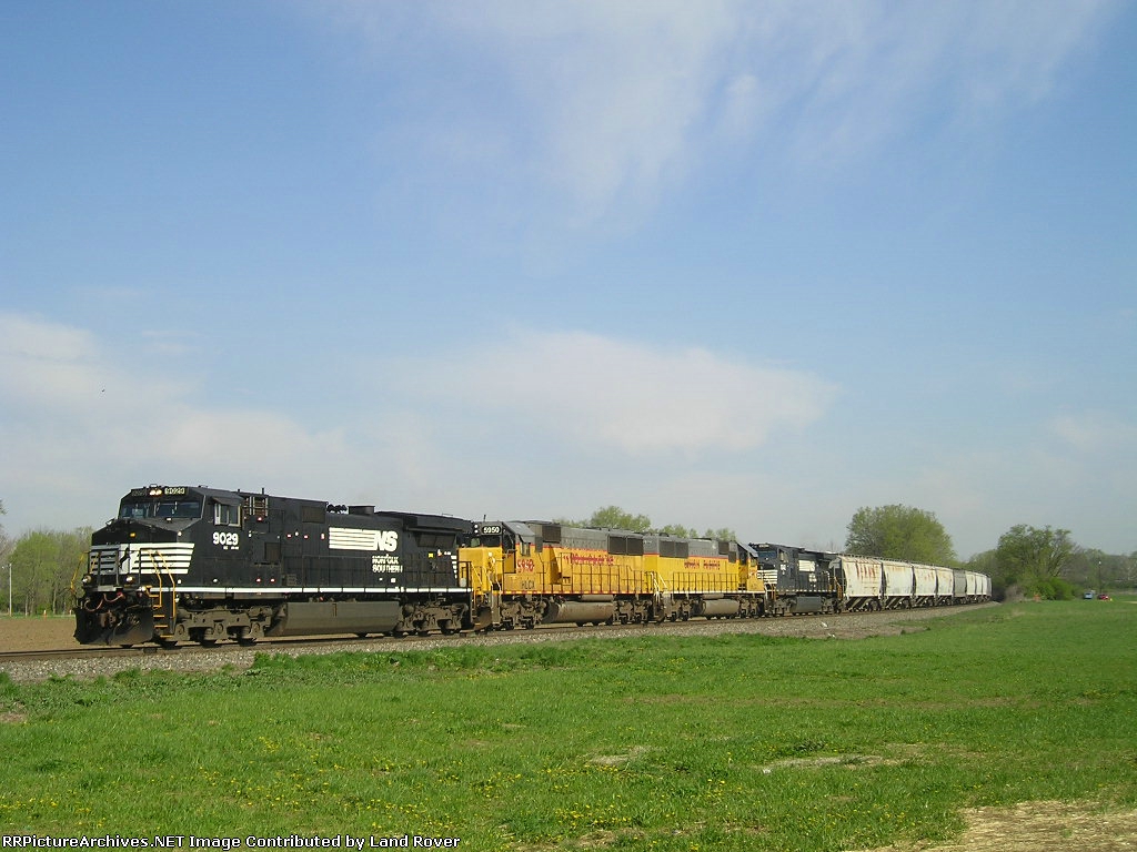 NS 9029 On NS 51 Q Eastbound